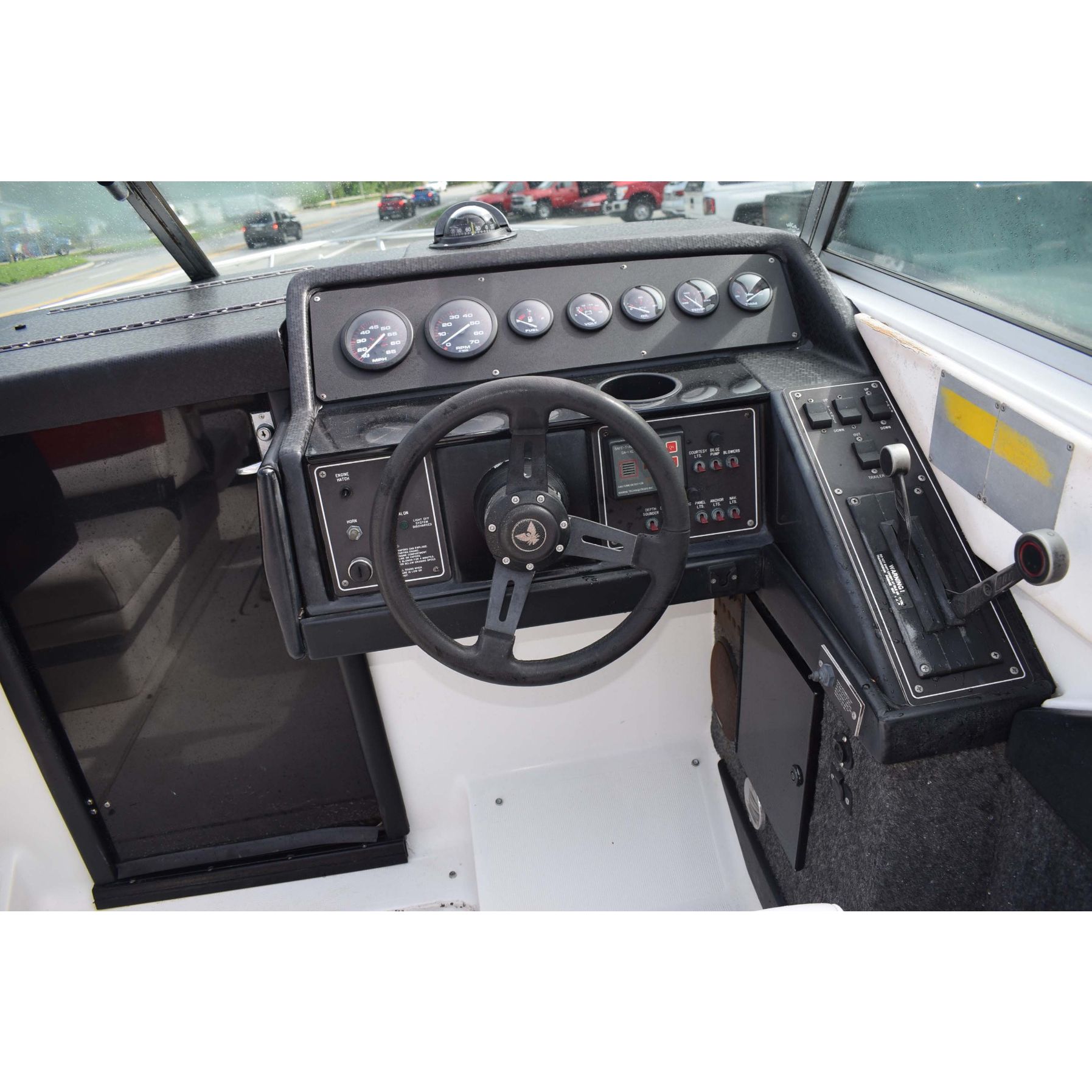 1989 Formula 223 SS Boat