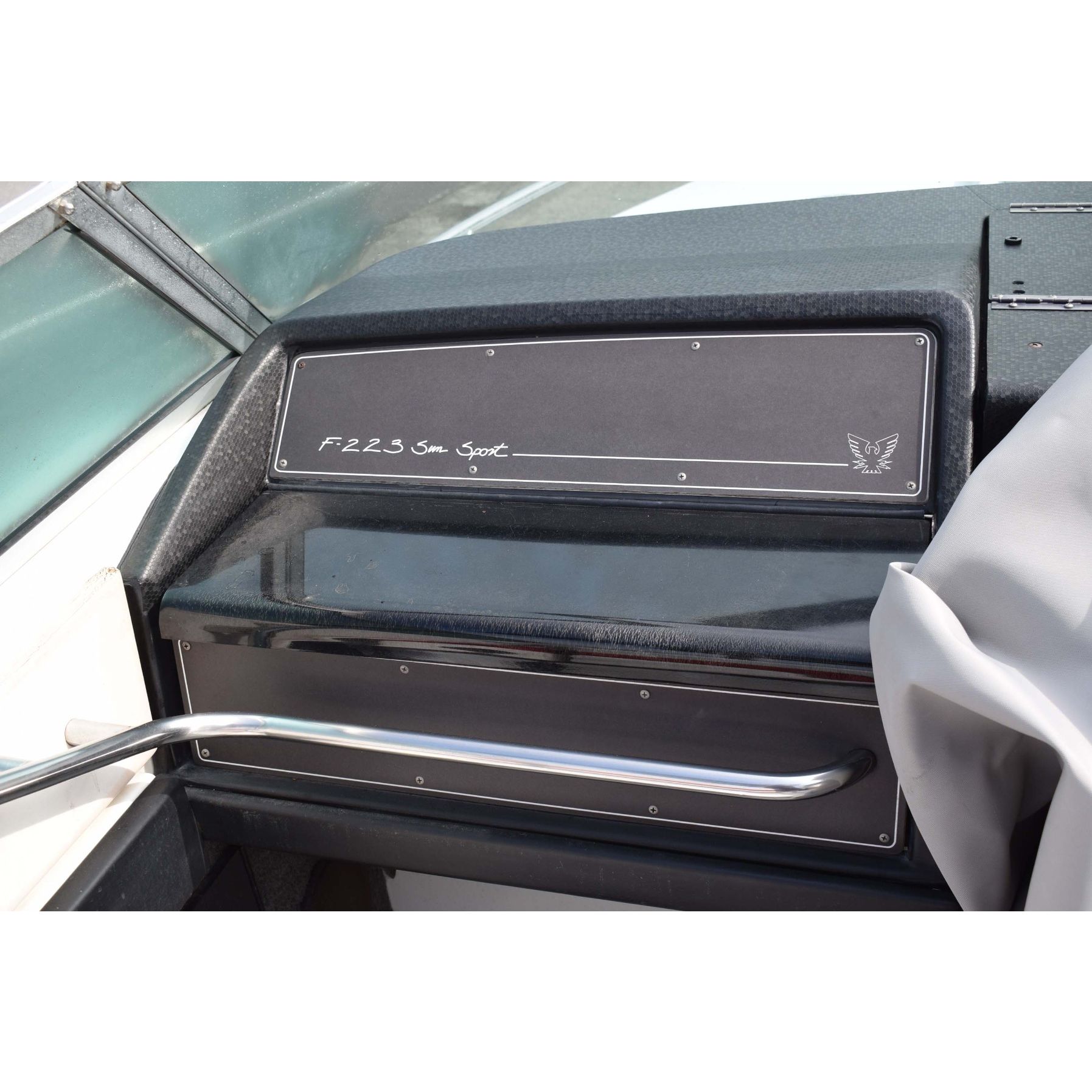 1989 Formula 223 SS Boat