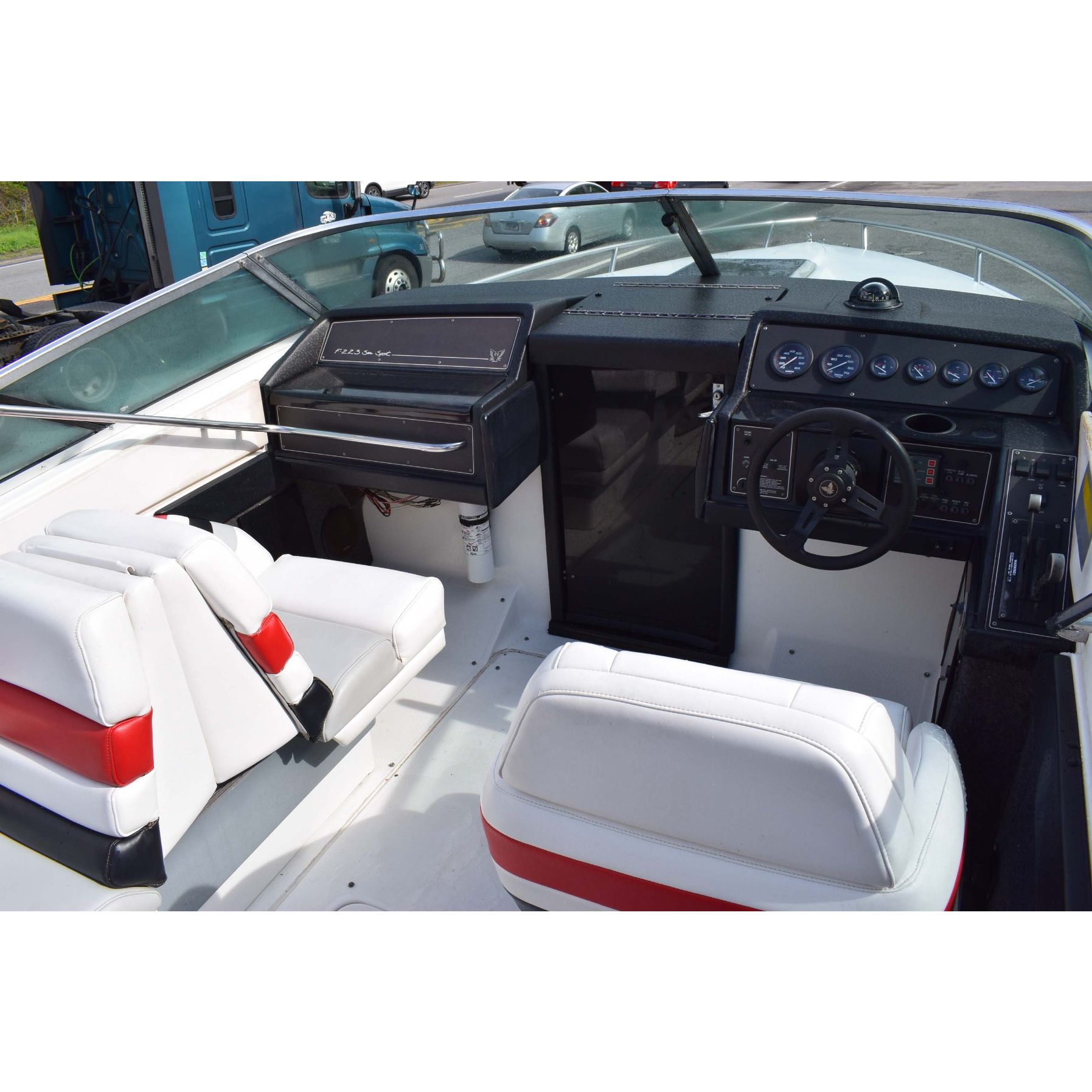 1989 Formula 223 SS Boat