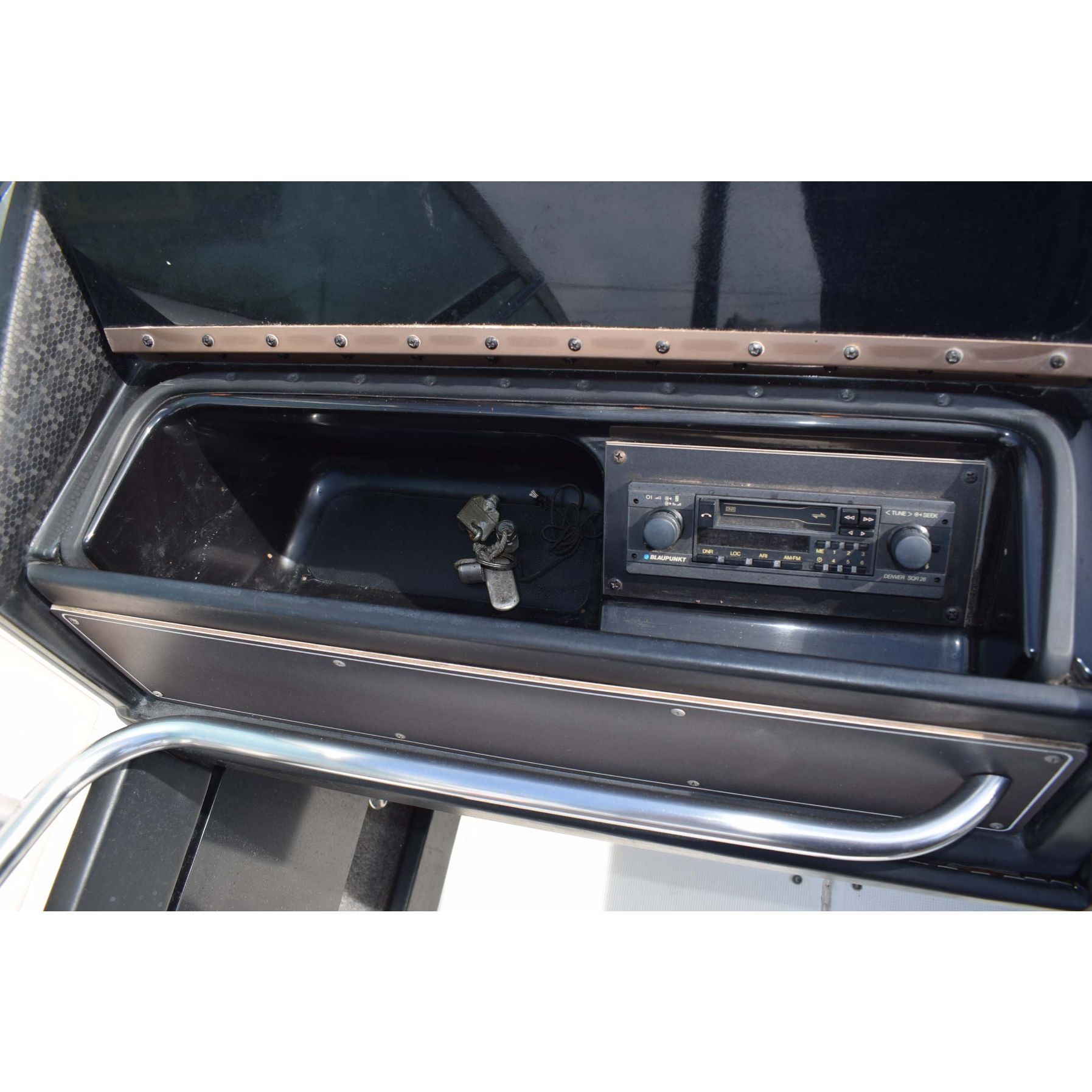 1989 Formula 223 SS Boat