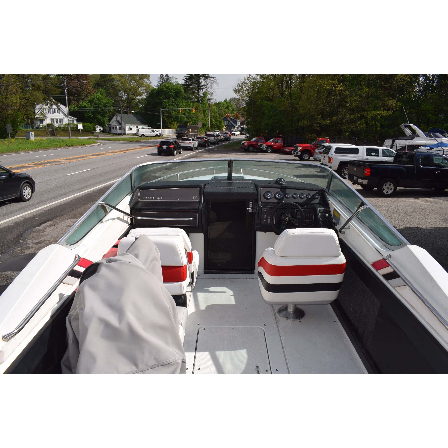 1989 Formula 223 SS Boat